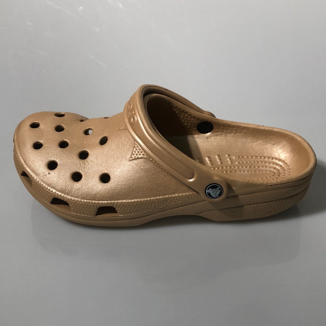 Sandalia Dorado Crocs – Variangis