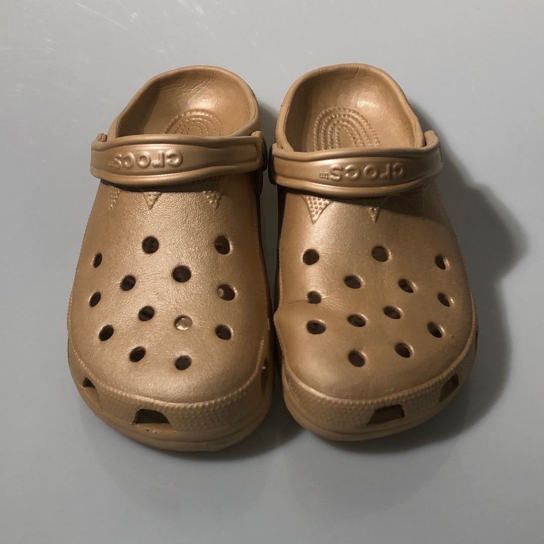 Sandalia Dorado Crocs – Variangis
